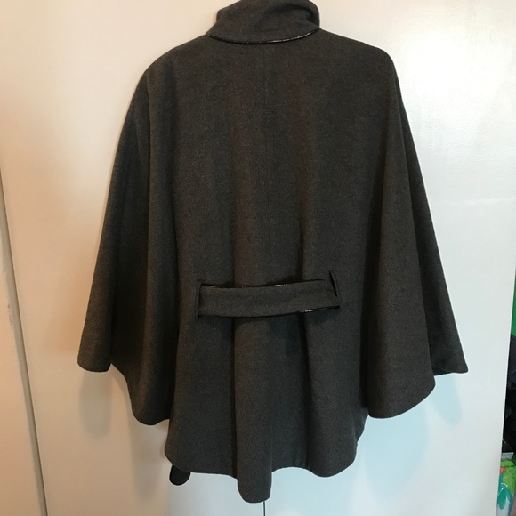 Elizabeth McKay | Jackets & Coats | Elizabeth Mckay Lisa Cape | Poshmark